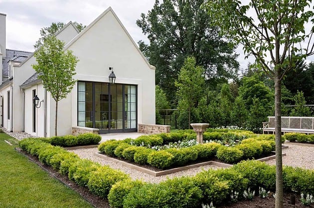 18 Transitional Landscape Designs for a Classic-Modern Look in Your Yard