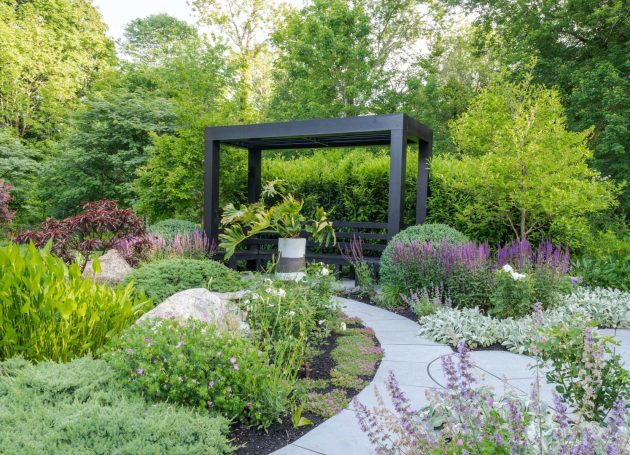 18 Transitional Landscape Designs for a Classic-Modern Look in Your Yard