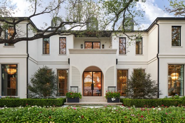 Mixing Styles: 20 Transitional Home Exterior Ideas for a Unique Look