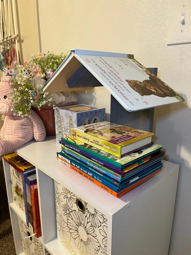 15 Clever Book Rest Designs That Will Help You Stay Organized