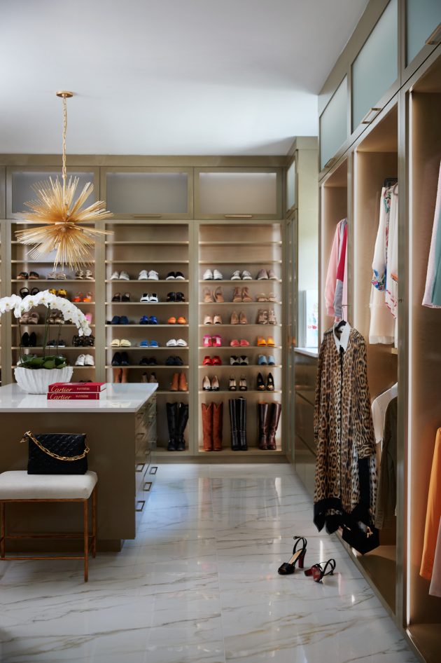 15 Contemporary Walk-In Closet Designs That Maximize Space and Style