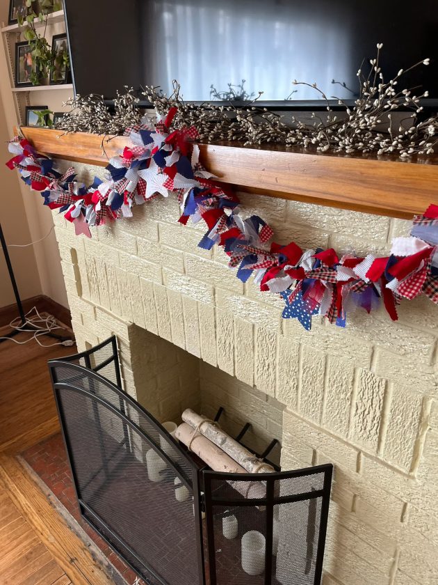 15 Festive 4th of July Garland Designs to Celebrate with Patriotism