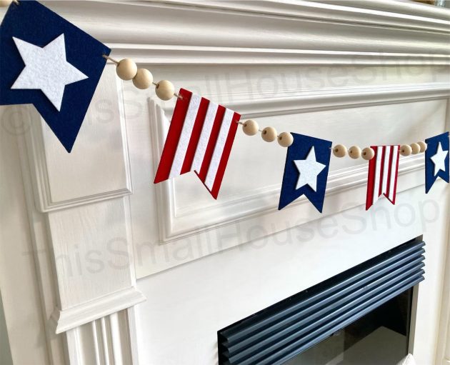 15 Festive 4th of July Garland Designs to Celebrate with Patriotism