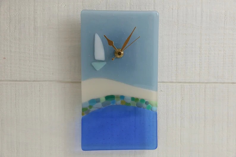 15 Beach-Inspired Coastal Wall Clocks for a Timeless Coastal Retreat