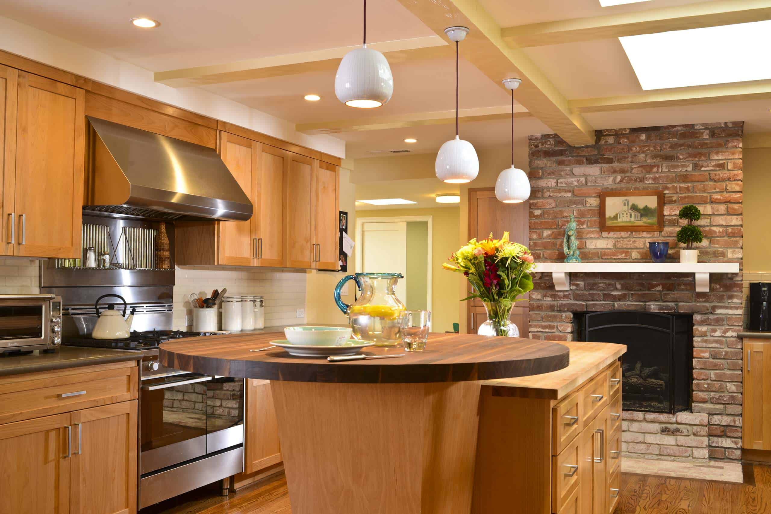 15 Charming Traditional Wooden Kitchen Designs for a Warm and Inviting ...