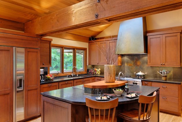 15 Charming Traditional Wooden Kitchen Designs for a Warm and Inviting ...
