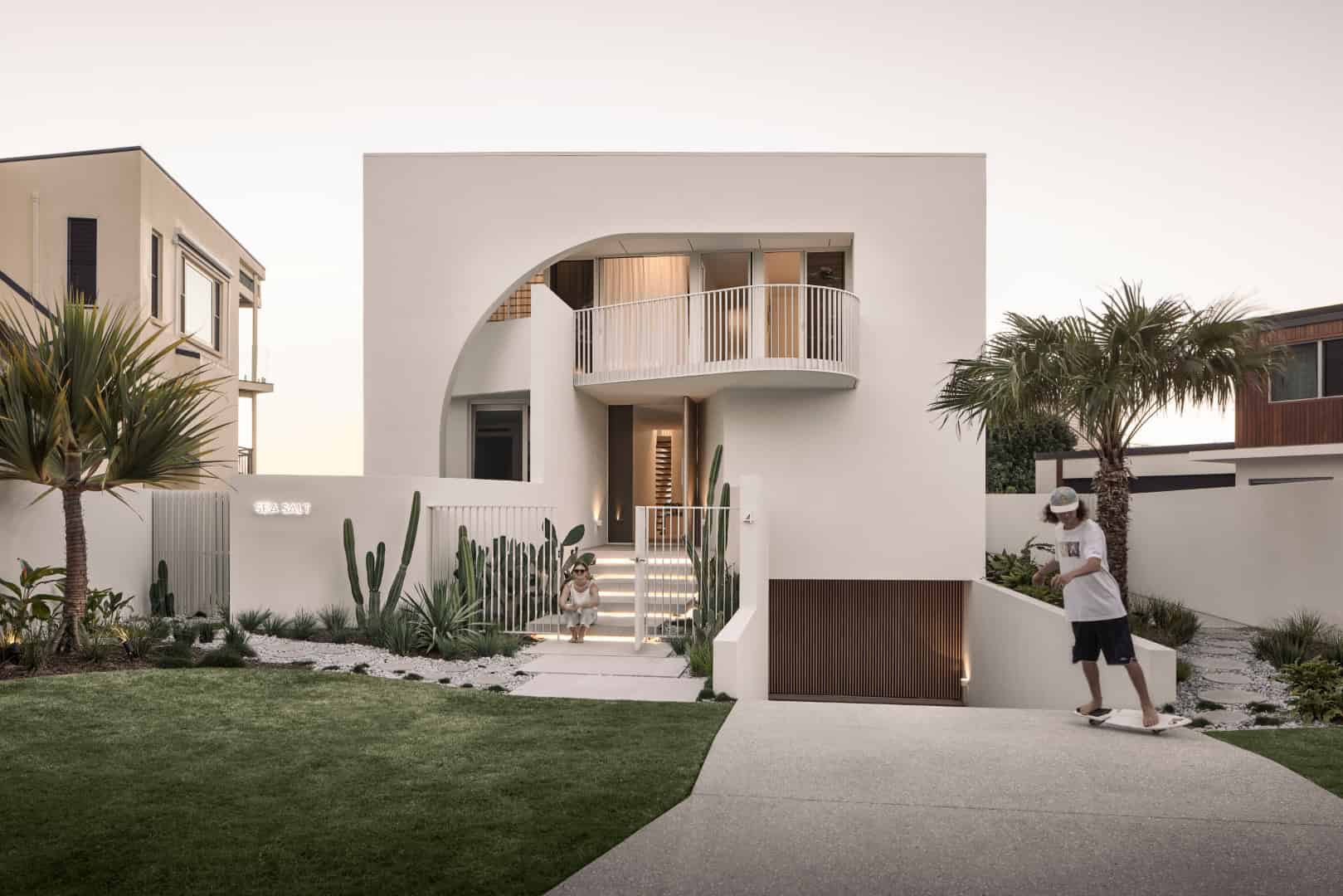 15 Exquisite Contemporary Exterior Designs That Capture the Essence of ...