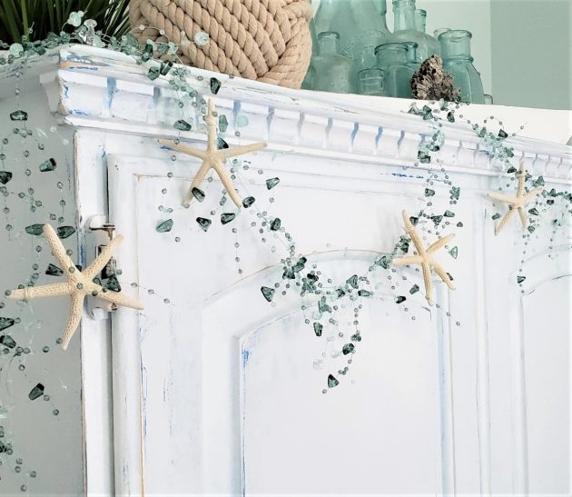 16 Coastal Garland Designs for a Beachy and Breezy Atmosphere
