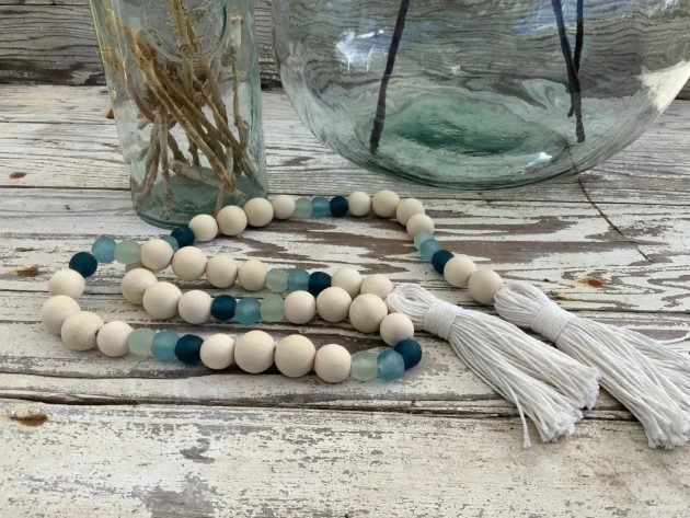 16 Coastal Garland Designs for a Beachy and Breezy Atmosphere