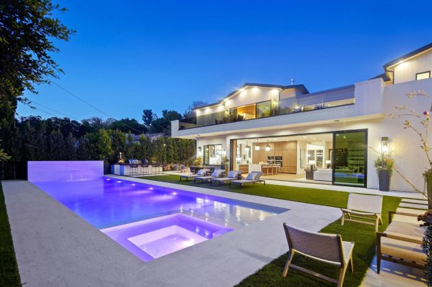 20 Contemporary Swimming Pool Designs that Redefine Outdoor Relaxation