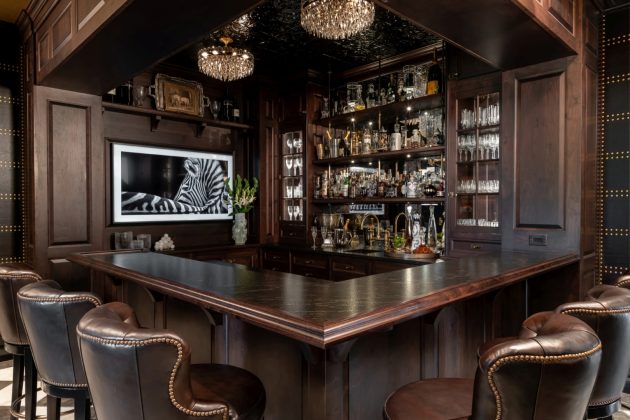 15 Classic Traditional Home Bar Designs for Sophisticated Entertaining