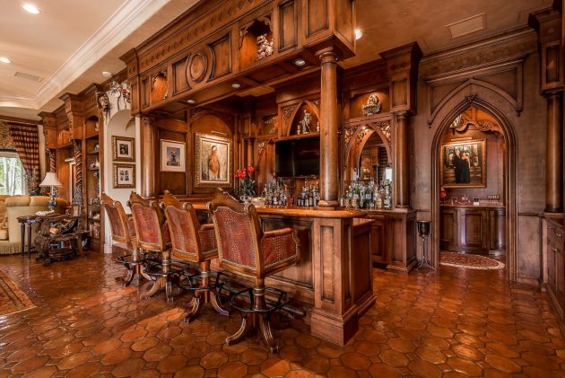 15 Classic Traditional Home Bar Designs for Sophisticated Entertaining