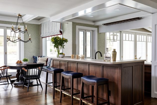 15 Classic Traditional Home Bar Designs for Sophisticated Entertaining