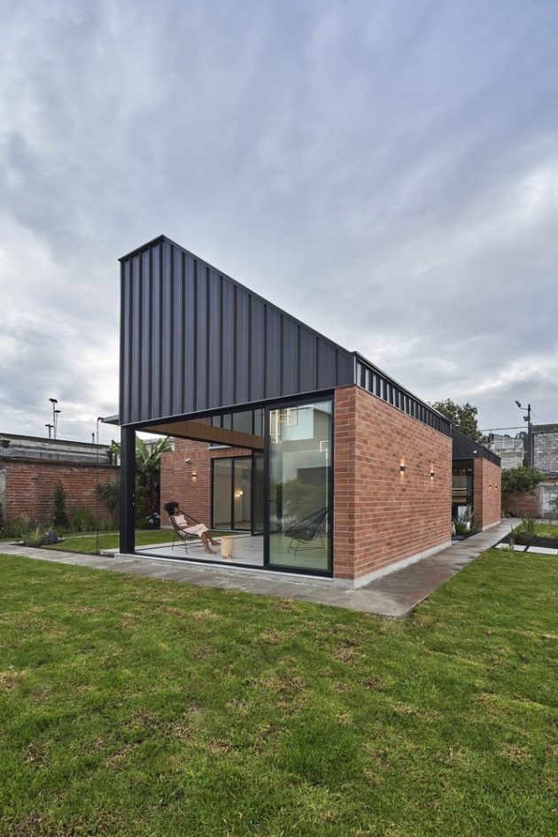 House Between Gardens by TEC Taller EC in Cumbaya, Ecuador