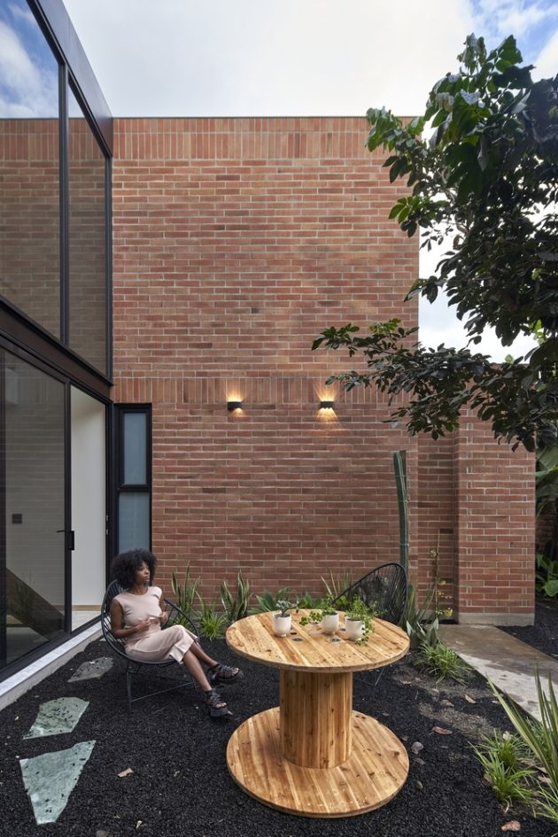 House Between Gardens by TEC Taller EC in Cumbaya, Ecuador