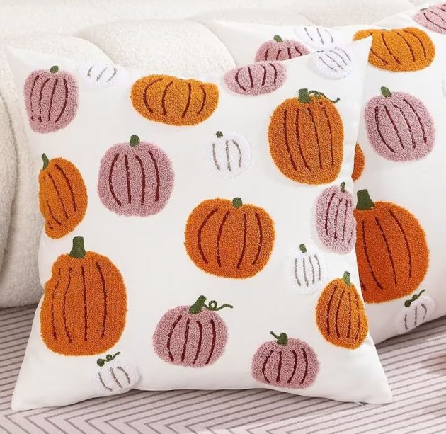 15 Autumn-Inspired Fall Pillow Designs to Spruce Up Your Space