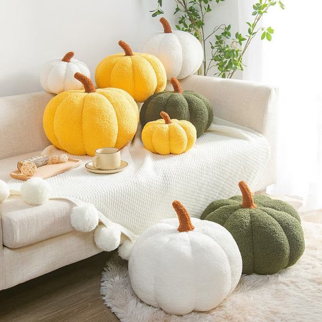 15 Autumn-Inspired Fall Pillow Designs to Spruce Up Your Space
