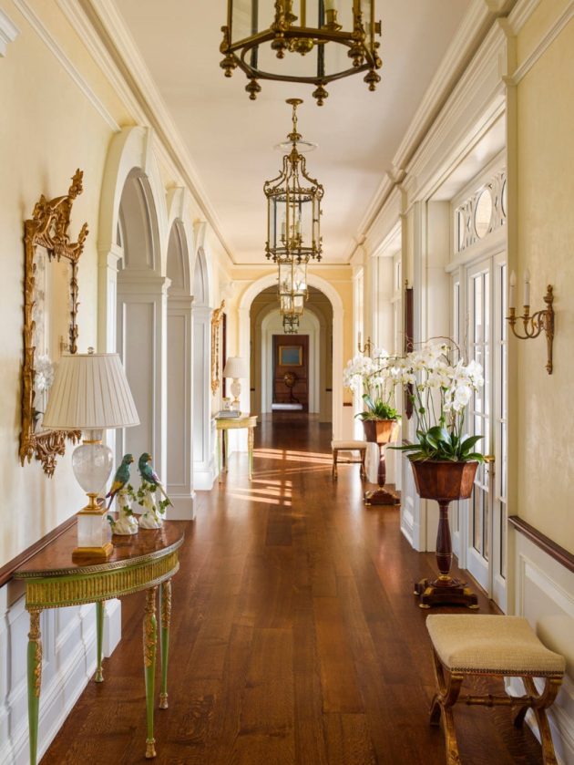 15 Magnificent Traditional Hallway Inspirations for Grand Entries