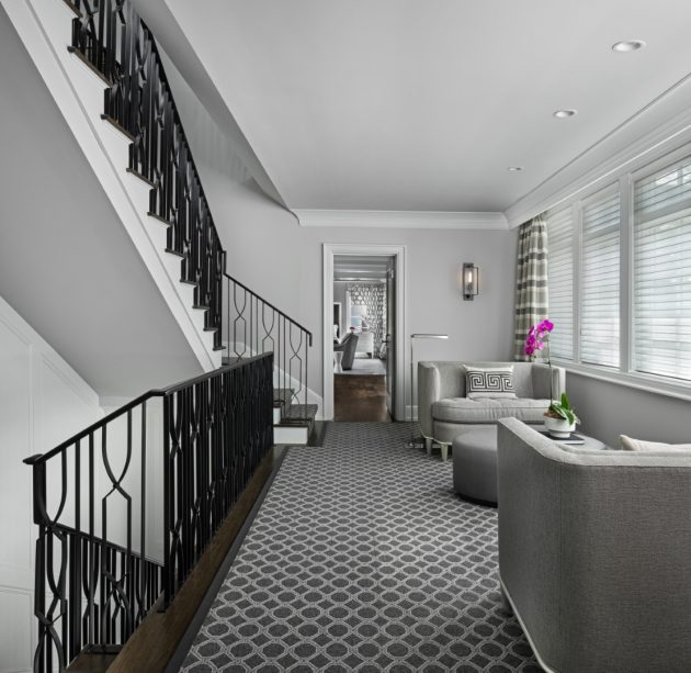 15 Magnificent Traditional Hallway Inspirations for Grand Entries