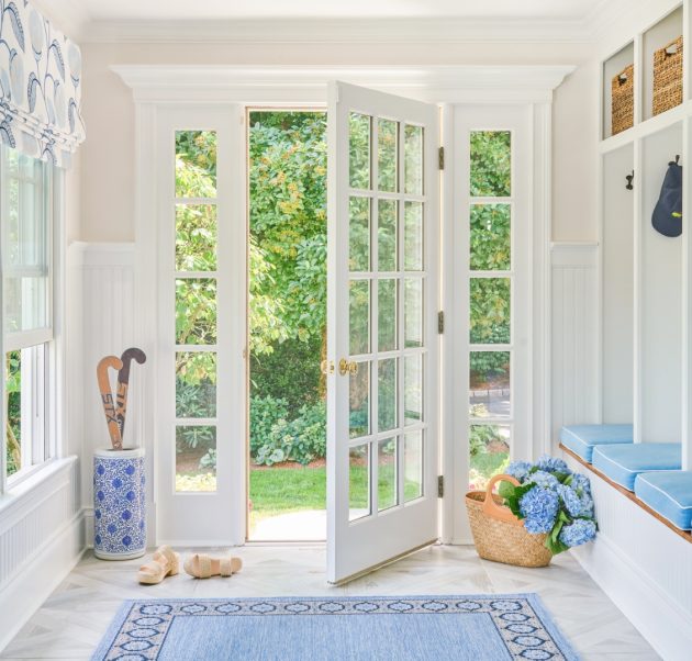 15 Timeless Traditional Entry Hall Designs for a Warm Welcome