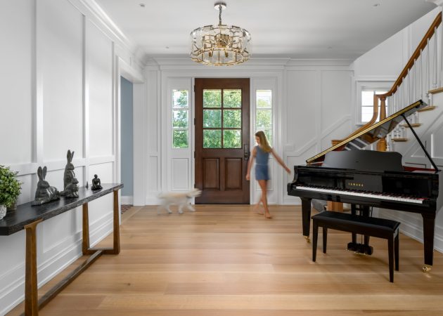 15 Timeless Traditional Entry Hall Designs for a Warm Welcome
