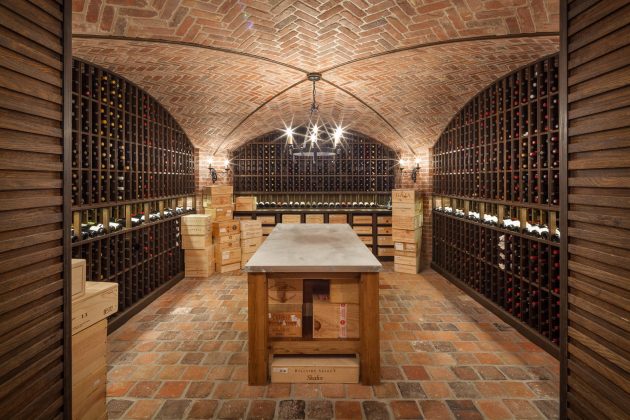 15 Vintage-Inspired Traditional Wine Cellar Ideas for Wine Enthusiasts