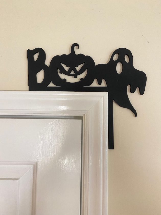 15 Spook-tacular Halloween Door Corner Décor Ideas to Haunt Your Home