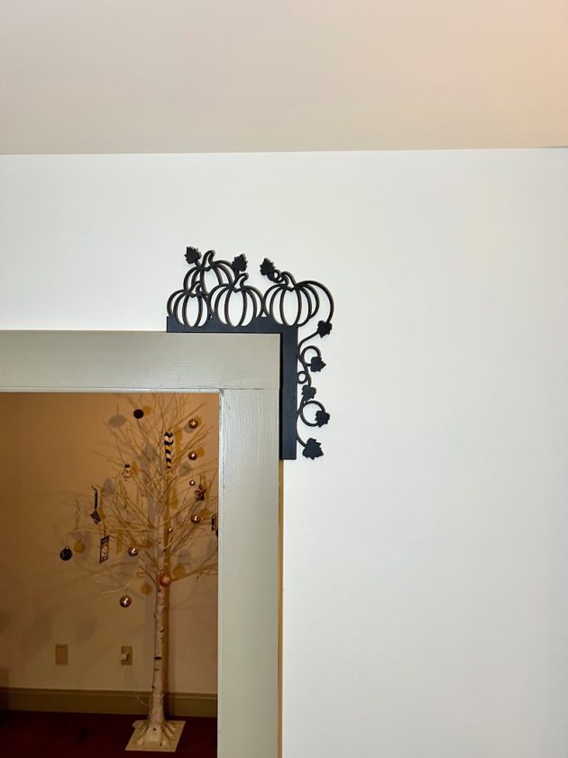 15 Spook-tacular Halloween Door Corner Décor Ideas to Haunt Your Home