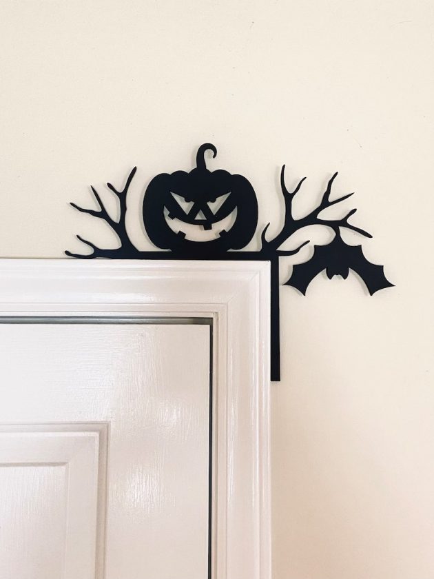 15 Spook-tacular Halloween Door Corner Décor Ideas to Haunt Your Home