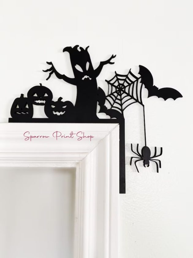 15 Spook-tacular Halloween Door Corner Décor Ideas to Haunt Your Home