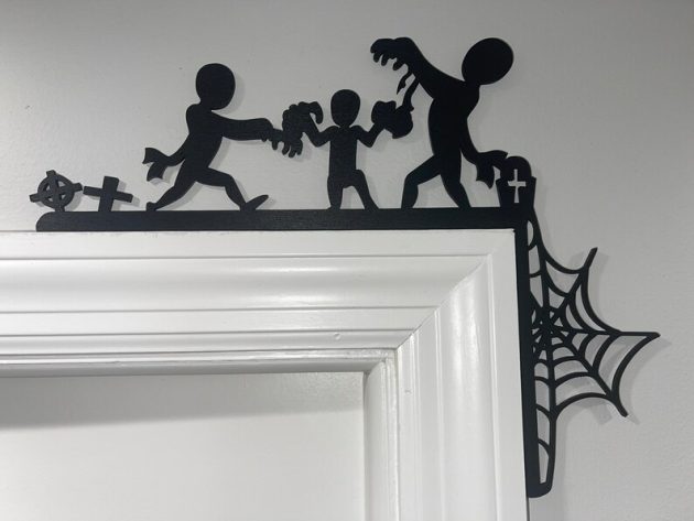15 Spook-tacular Halloween Door Corner Décor Ideas to Haunt Your Home