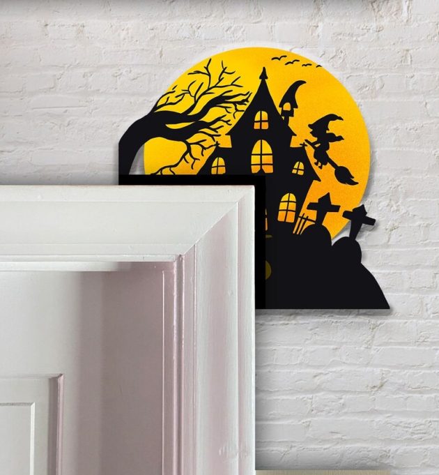 15 Spook-tacular Halloween Door Corner Décor Ideas to Haunt Your Home