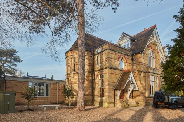 15 Traditional Exterior Designs That Never Go Out of Style