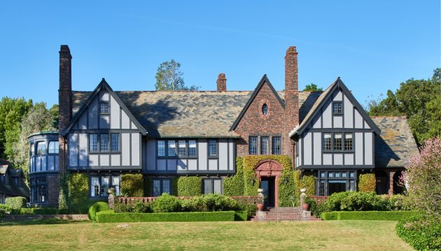 15 Traditional Exterior Designs That Never Go Out of Style