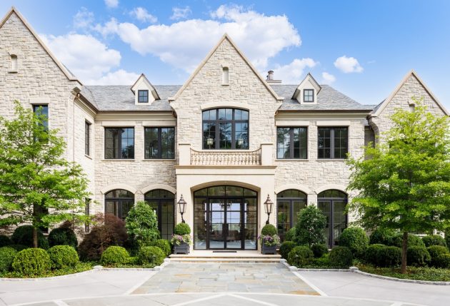 15 Traditional Exterior Designs That Never Go Out of Style