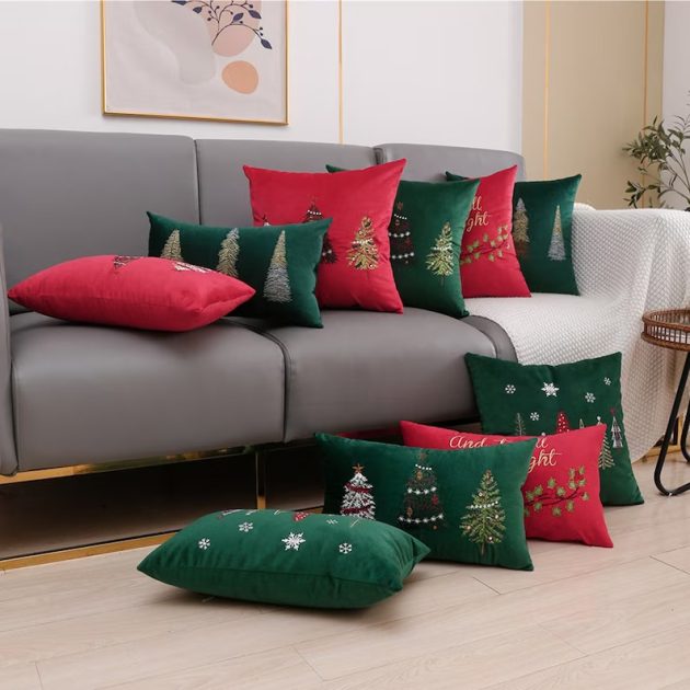 15 Cozy Christmas Pillow Designs for Holiday Comfort