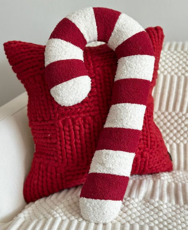 15 Cozy Christmas Pillow Designs for Holiday Comfort