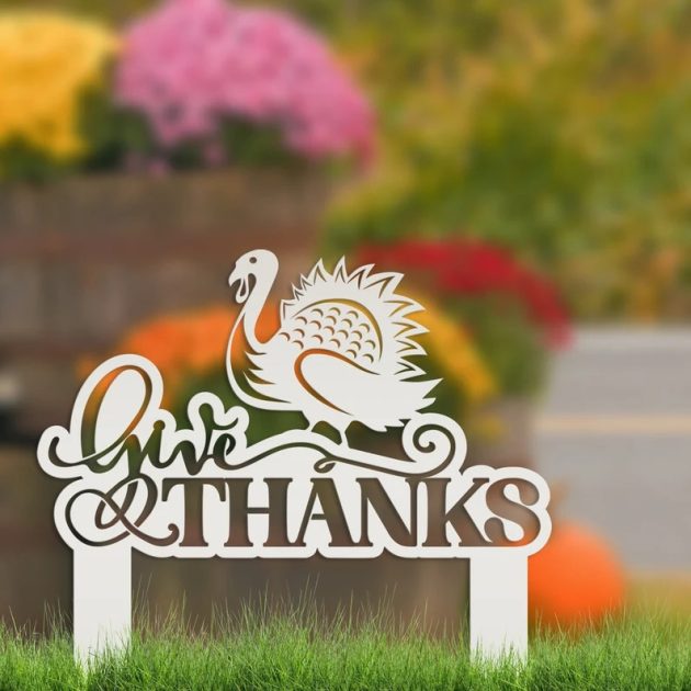 15 Outdoor Thanksgiving Decorations for Festive Curb Appeal