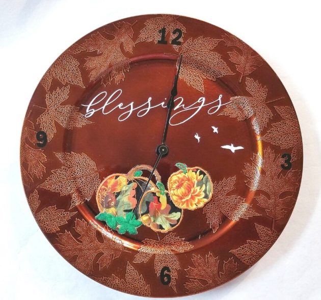 15 Thanksgiving Wall Clocks to Count Your Blessings