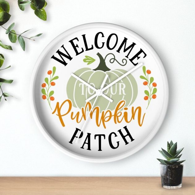 15 Thanksgiving Wall Clocks to Count Your Blessings