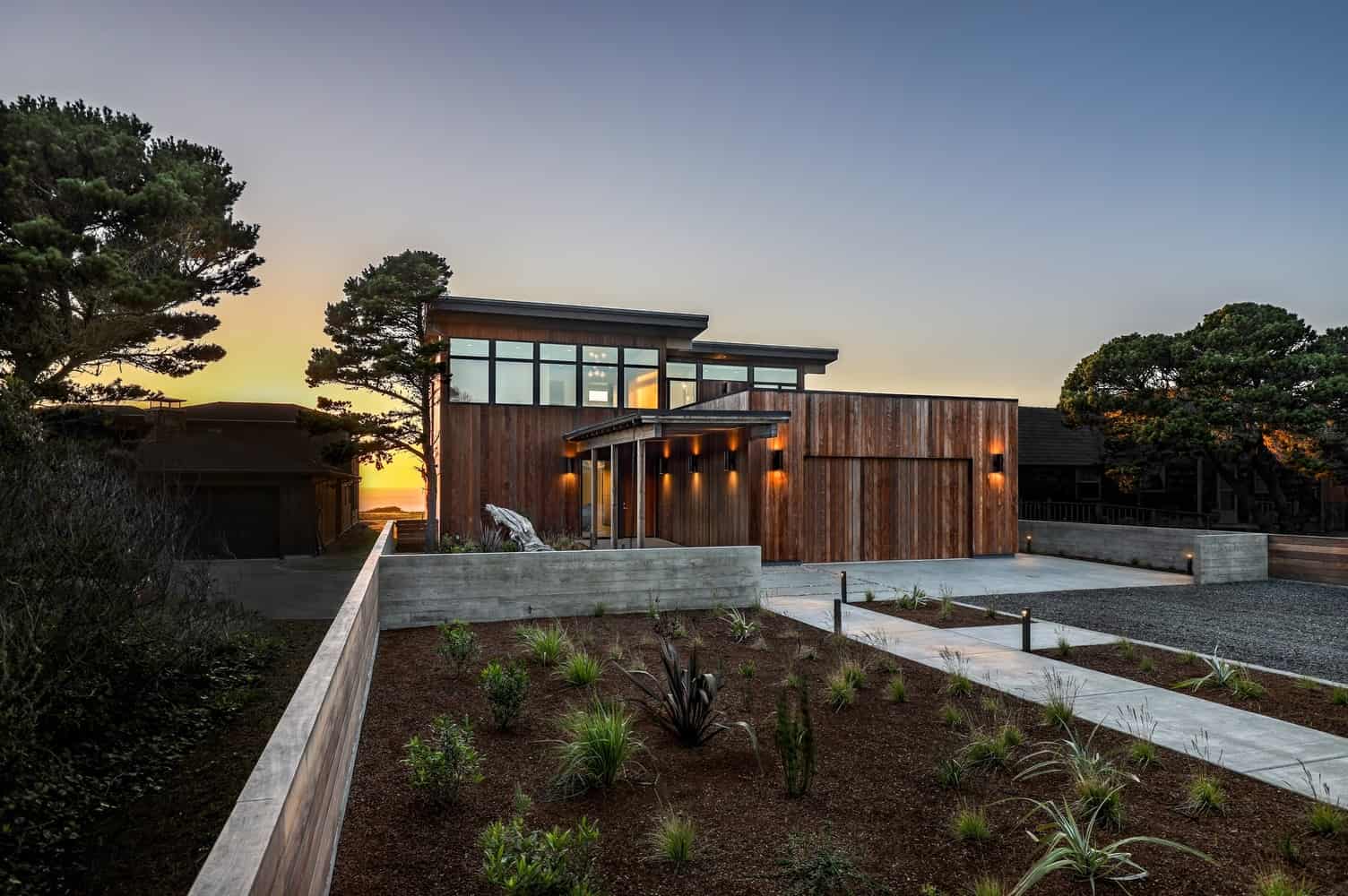 Face Rock Beach House by Giulietti Schouten Weber Architects in Bandon ...