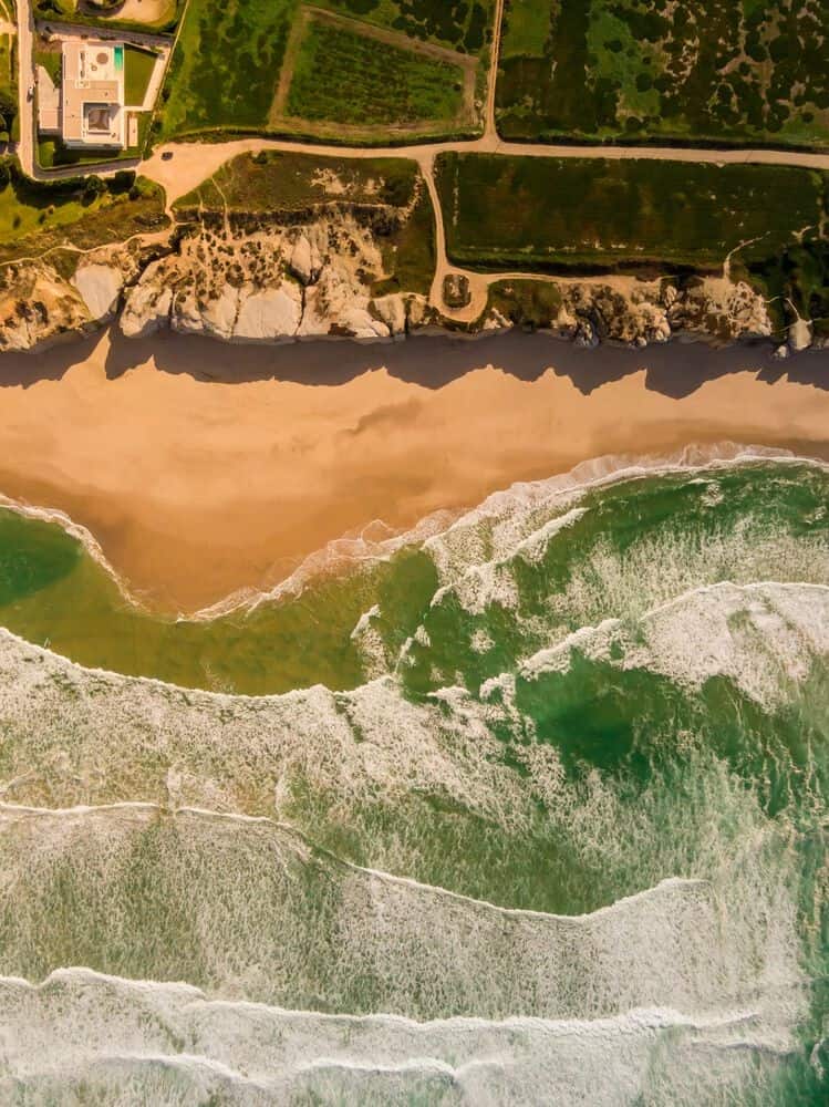 Falésia D'El Rey House by [i]da arquitectos in Obidos, Portugal