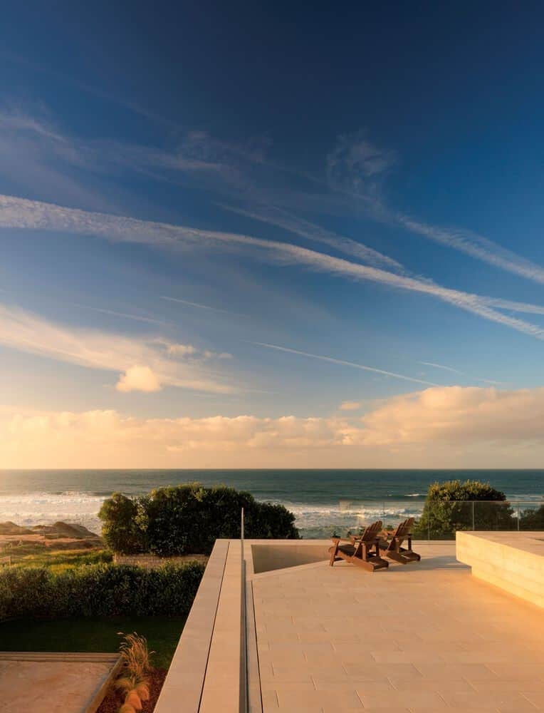 Falésia D'El Rey House by [i]da arquitectos in Obidos, Portugal