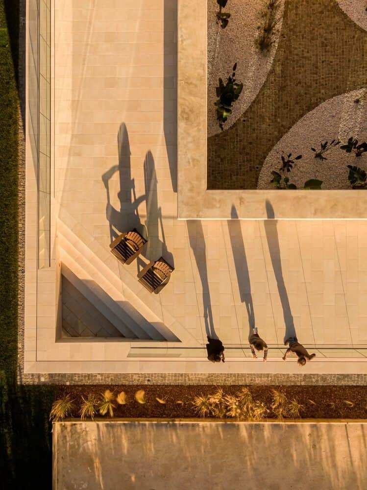 Falésia D'El Rey House by [i]da arquitectos in Obidos, Portugal