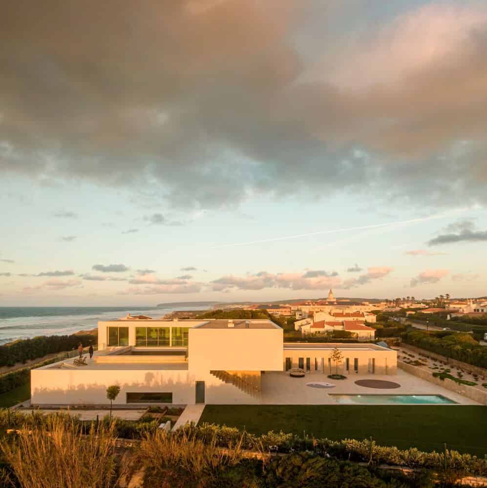 Falésia D'El Rey House by [i]da arquitectos in Obidos, Portugal