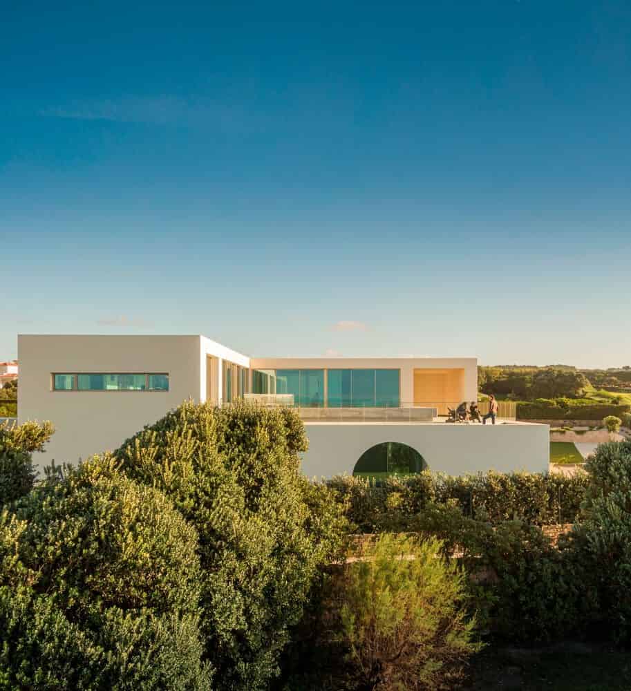 Falésia D'El Rey House by [i]da arquitectos in Obidos, Portugal