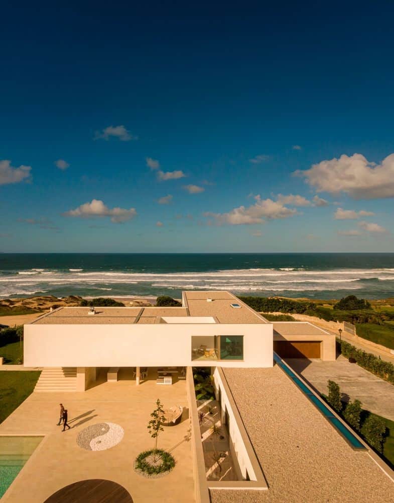Falésia D'El Rey House by [i]da arquitectos in Obidos, Portugal