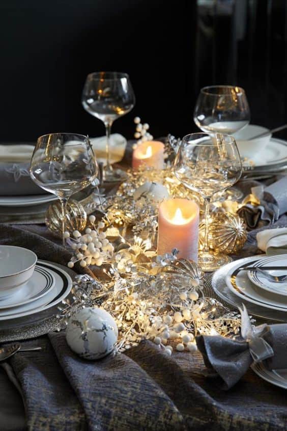 Starry Christmas Table Settings to Light Up Your Night