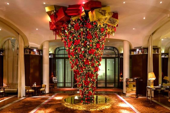 The Inverted Christmas Tree Phenomenon Sweeps the Holiday Season