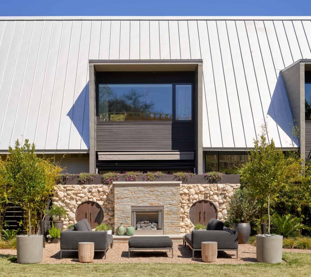 15 Chic Modern Patio Designs to Transform Your Outdoor Oasis